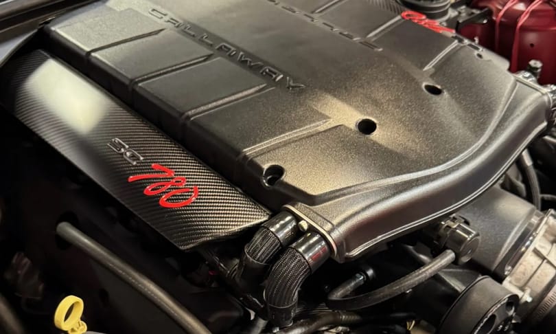 Autó: Közel 800 lóerős V8 és kézi váltó a Cadillac brutális szedánjában